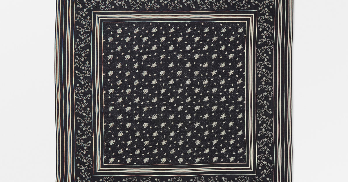 Skall classic scarf 90x90 - Black/Light cream – Skall Studio ENG